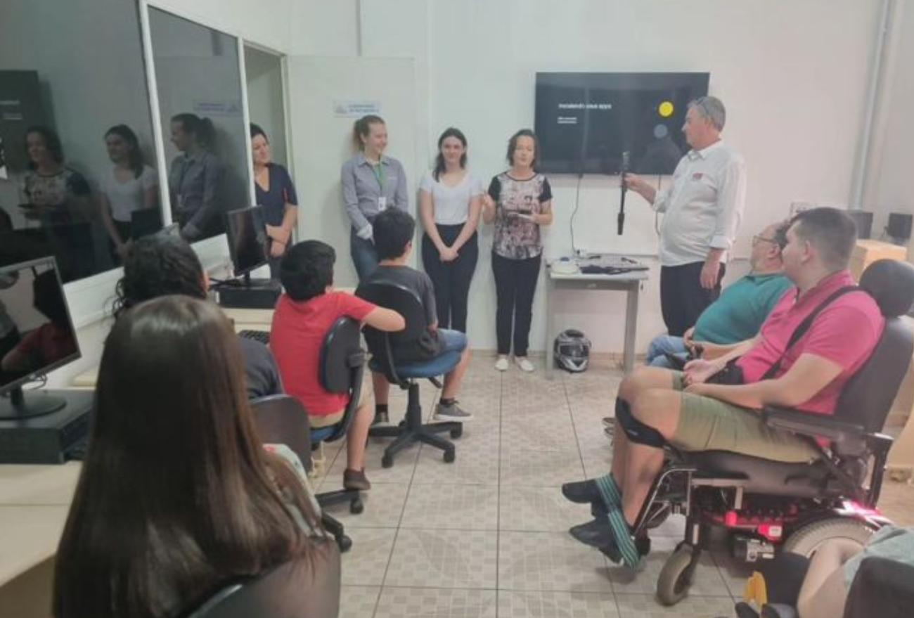 Inauguração do novo laboratório de informática na FCDX beneficia ...